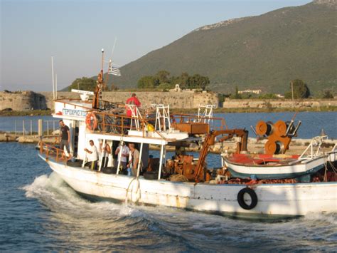 Τα θαλασσινά πλωτη γεφυρα F B Santa Maura κ οχι μονο