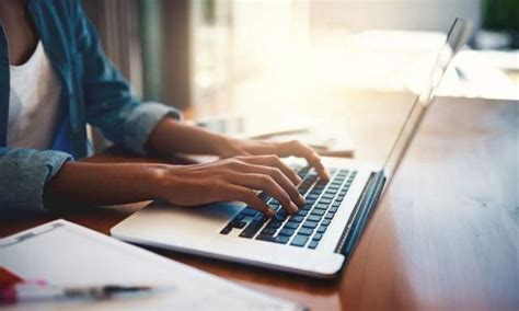 Чи надавати відпустку за ненормований робочий день якщо працівник працює дистанційно Lana