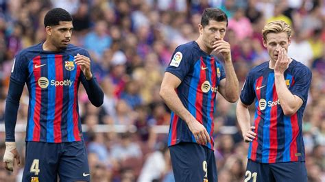 Classy Barcelona Star Directly Responds To Man Utd Tottenham Links