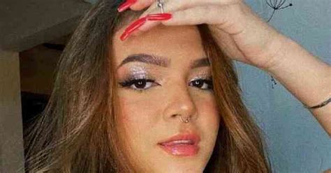 De Biquíni Mel Maia Dança Funk Na Piscina E Recebe Elogios Famosos