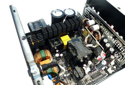Chieftronic PowerPlay Gold GPU-750FC - test. Wnętrze