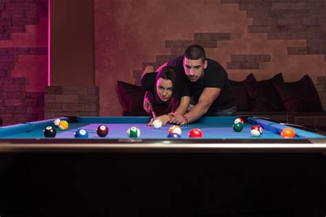Premium Photo Young Caucasian Woman Receiving Advice On Shooting Pool