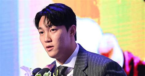 학폭 이슈 전환점 맞이하나안우진 용기 낸 후배들 감사해 입장문 낼 것 Kbo 시상식