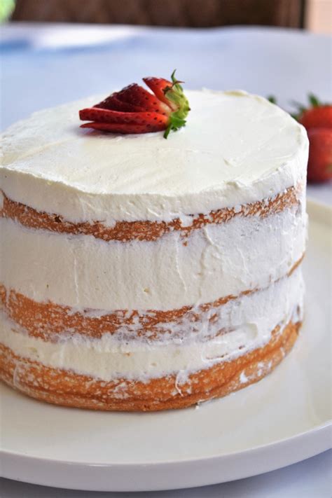 Naked cake aux fraises recette de gâteau festif