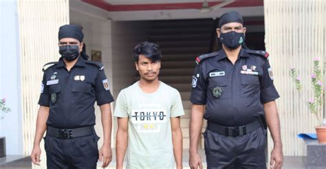 দুই বাসের বেপরোয়া প্রতিযোগিতার বলি যুবলীগ নেতা ফারুক