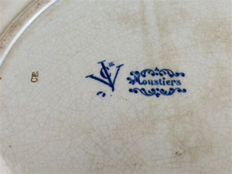 Proantic Plat Jules Vieillard à Bordeaux Décor Moustiers