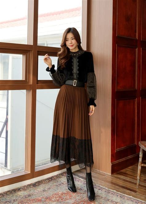 40 Feminine Winter Skirt Outfits To Wear For Every Occasion In 2023