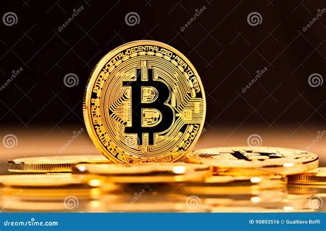 Moeda Dourada De Bitcoin Foto De Stock Imagem De Sucesso