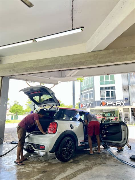 Sebelum Hujan Kita Cuci Kereta Dulu