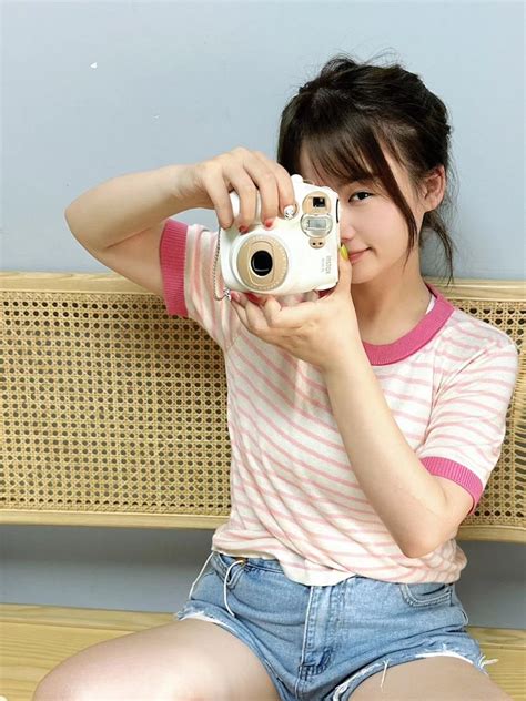 摄影系主任 互fo秒回 on Twitter 过了小满迎来盛夏这是我妹妹喜欢拍照和撸猫对了家里种的西瓜熟了那叫一个甜蜜