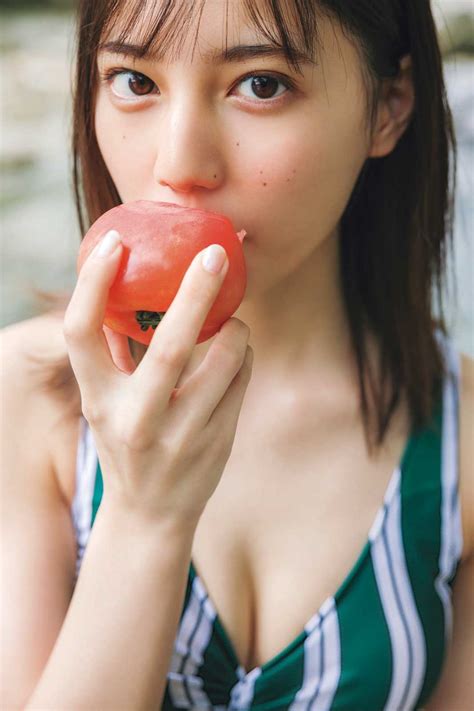 画像1 34 日向坂46小坂菜緒、谷間くっきりヘルシー水着カット公開 モデルプレス