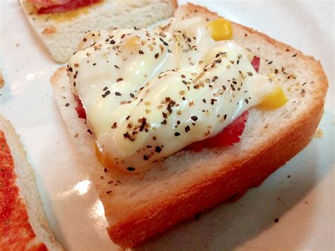 ペッパービーフハムとコーンとチーズのミニトースト レシピ・作り方 By ぷ〜みぃまま♪ 楽天レシピ