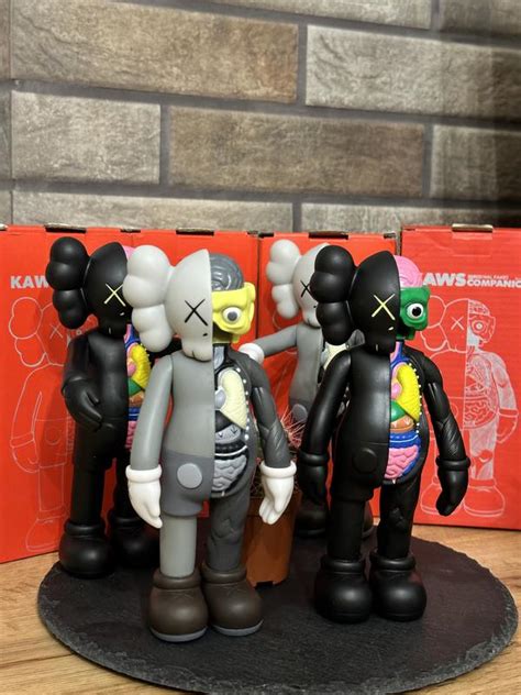 Kaws — цена 700 грн в каталоге Статуэтки Купить товары для дома и быта по доступной цене на Шафе