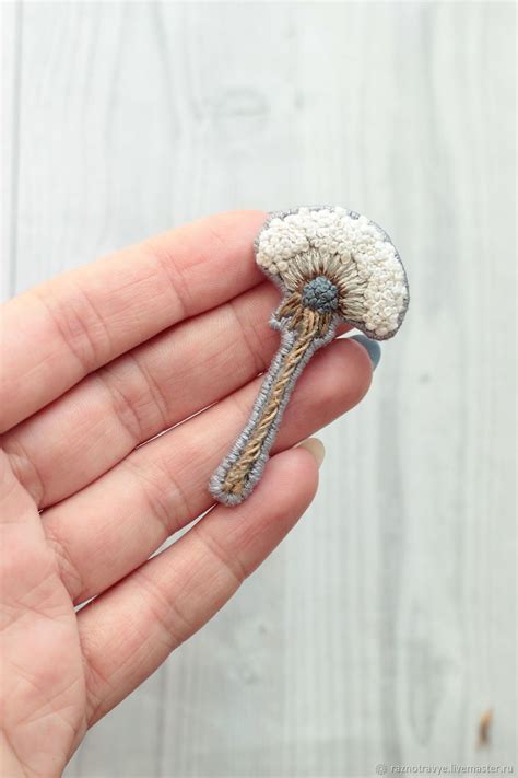 Купить или заказать Брошь вышитая Одуванчик в интернет магазине на Ярмарке Мастеров С доставкой