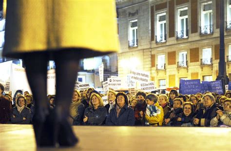 60 Stunning Photos Of Women Protesting Around The World Huffpost Women