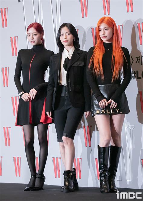 더쿠 더블유 코리아 행사 레드카펫 Itzy 있지 예지 류진 유나