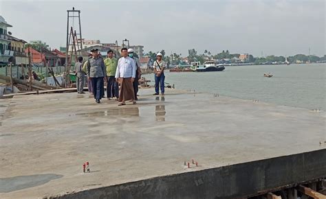 ပုသိမ်မြို့ ကမ်းနားလမ်းတိုးချဲ့ဆိပ်ခံတား တည်ဆောက်ခြင်းလုပ်ငန်းများအား