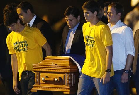 Sob Aplausos Corpo De Eduardo Campos é Enterrado Blog Marcos Frahm