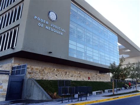NEUQUÉN Obligaba a su hija a mirar videos porno y luego la violaba