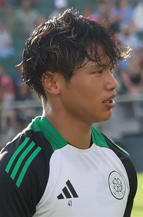 旗手怜央：若きサッカー選手の未来