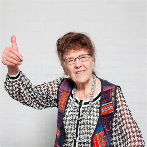 Gelukkig Oud Wijfje Stock Foto Image Of Gezicht Mensen 97486052