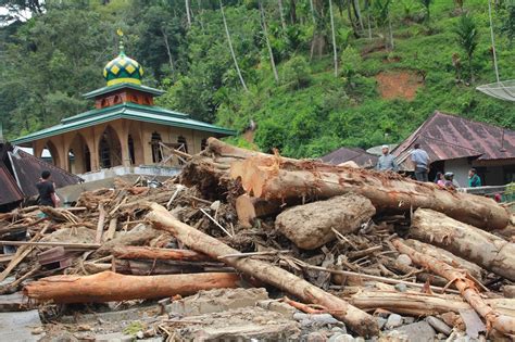 Musibah Banjir Dan Longsor Di Mandailing Natal