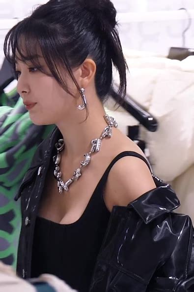 마크 제이콥스 방문한 레드벨벳 슬기 움짤