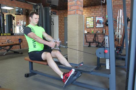 упражнение Seated Cable Row
