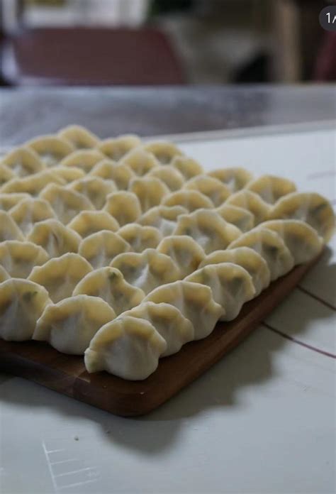 【芹菜猪肉饺子的做法步骤图，怎么做好吃】静jing夺夺下厨房