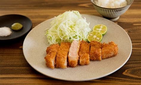 とんかつの揚げ時間や温度は？少ない油でおいしく揚げるコツも紹介！ ｜ 【豚肉通販】和豚もちぶた（公式）国産豚肉のお取り寄せ・お歳暮・お中元