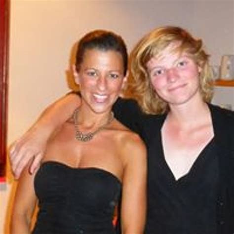 Stream Carolien Mersy Music Listen To Songs Albums Playlists For