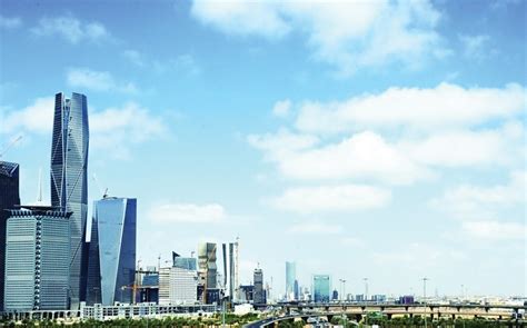طقس السعودية أمطار رعدية مسبوقة برياح نشطة المشهد الخليجي