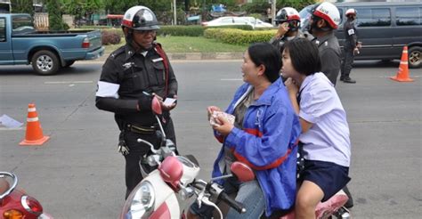 คนไทยเสี่ยงใส่หมวกกันน็อค52 คมชัดลึก