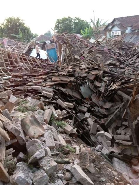Terparah Rumah Sekampung Di Desa Cirumput Nyaris Rata Dengan Tanah