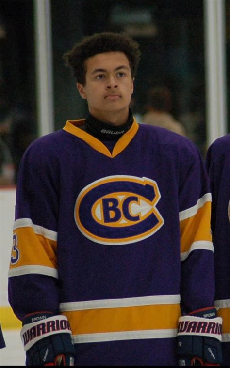 Teen Hockey Player Dies After Losing Consciousness On Ice In Ny