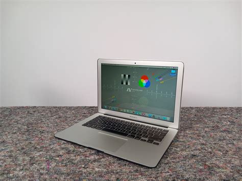 Apple MacBook Air A Revolver AV
