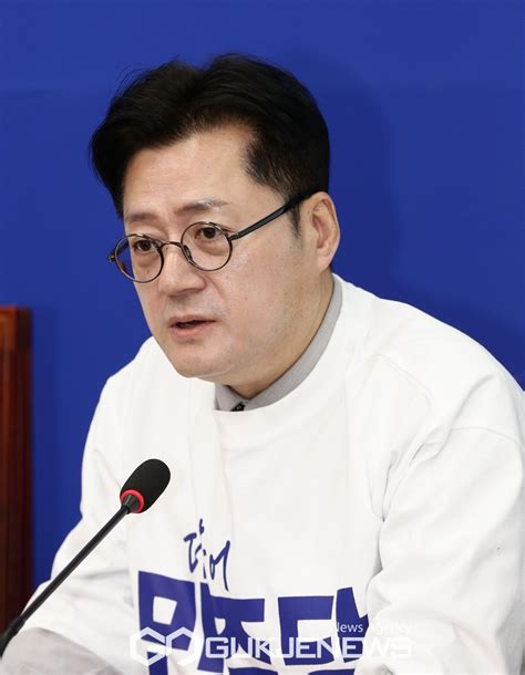 발언하는 홍익표
