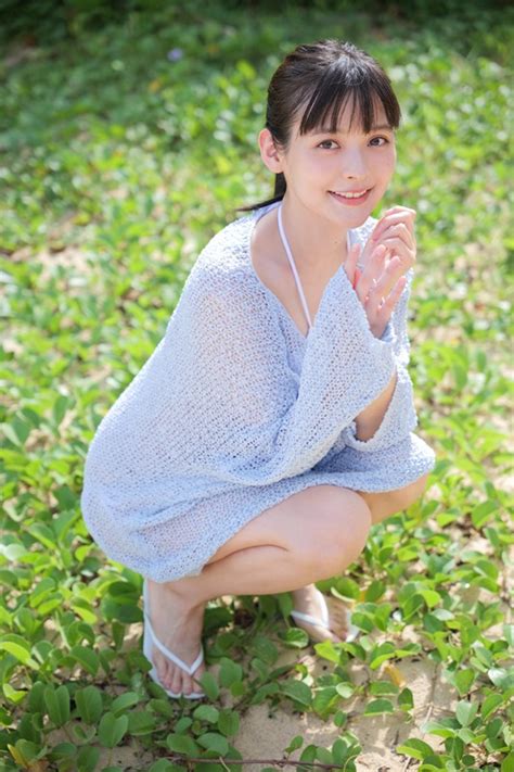 上坂すみれ、透明感あふれる水着姿を披露 2nd写真集の予約がスタート Girlsnews