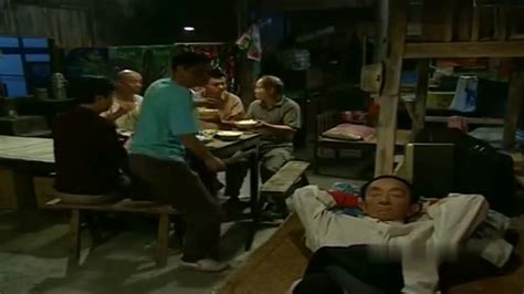 山城棒棒军2：毛子那个笨嘴，停个电说句话又把梅老坎惹毛了 新浪新闻