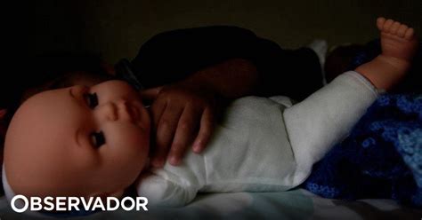 Mais de metade das crianças para adotar ficam nos lares Observador