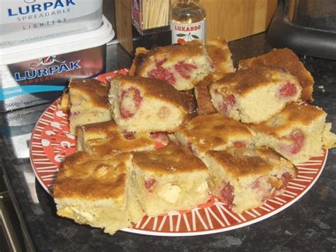 Delicious Raspberry Almond Blondies