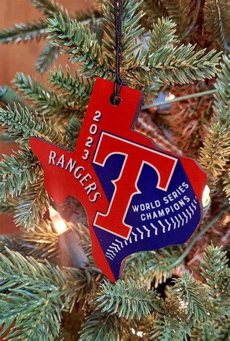 Adorno De Madera Roja De Los Rangers Campeones De La Serie Mundial De