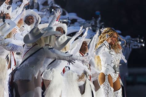 Creeds 2001 Thanksgiving Halftime Show Remains Unrivaled Madness