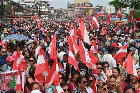 सरकारविरुद्ध सडकमा उत्रियाे कांग्रेस तस्वीरहरू