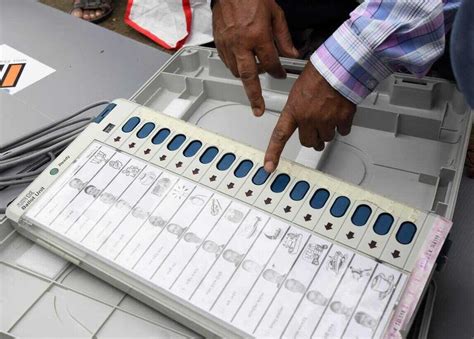 What Is An Electronic Voting Machine And How It Works
