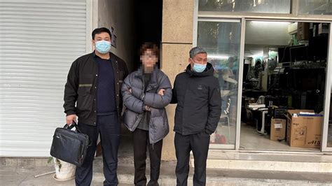男子酒后头脑 发热”偷办公室电脑，被刑事拘留关键帧澎湃新闻 The Paper