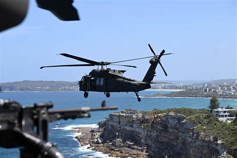 Así Era El Helicóptero Militar Sikorsky Uh 60 Black Hawk Que Se
