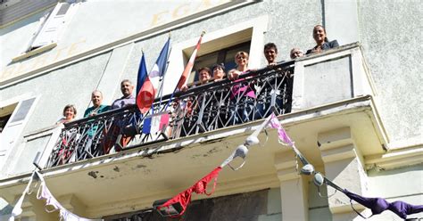 Grésy Sur Isère À Loccasion Doctobre Rose Une Guirlande De 152