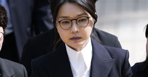 중국 시 화무십일홍 읊은 한국 영부인···中 포털 뜨겁게 달궜다