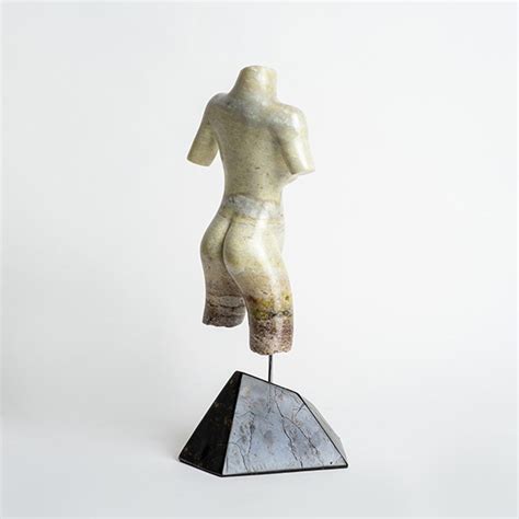Escultura De Dolomita Mujer Desnuda